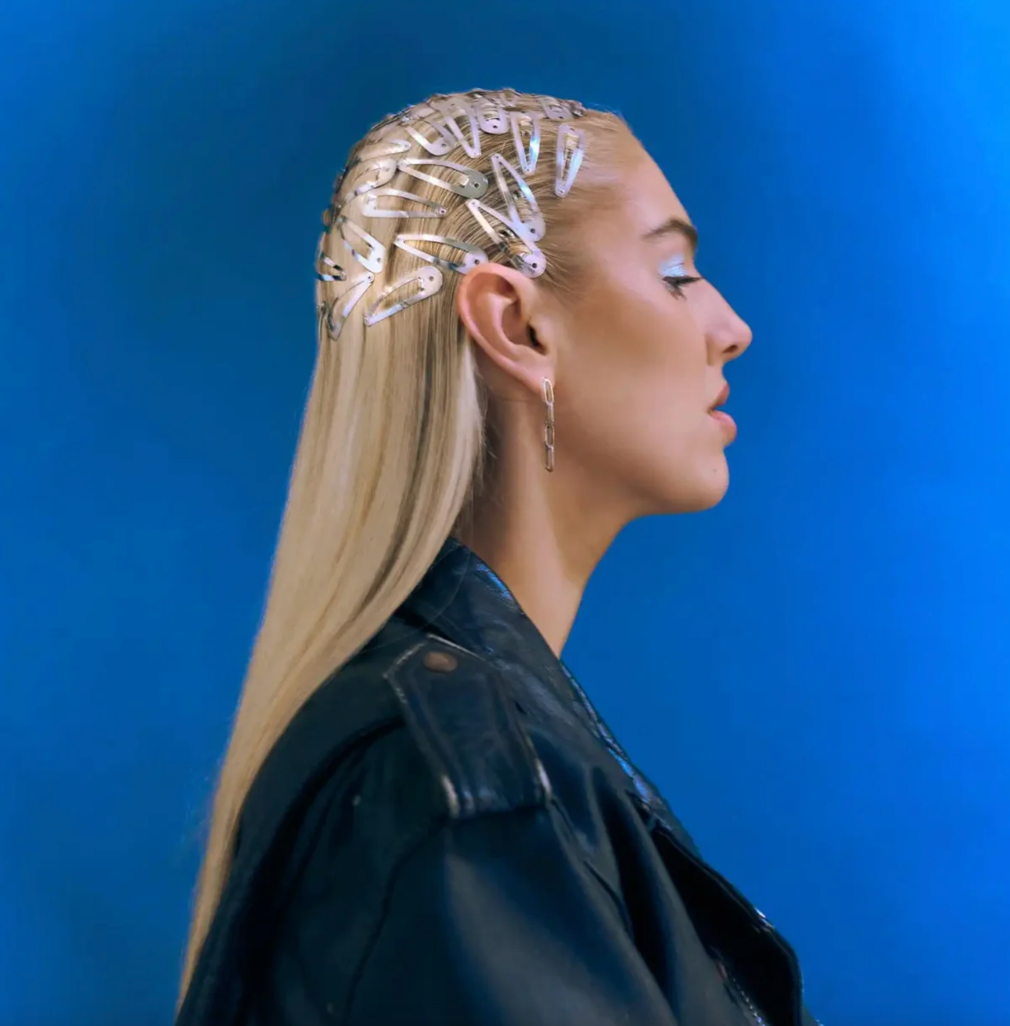 Review: Gia Darcy – "Save Your Breath" By Emily Baron